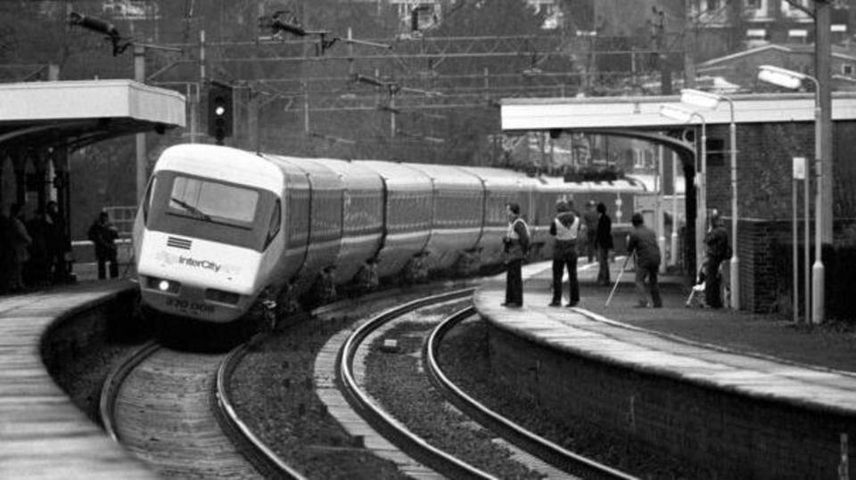 India to soon get hi-tech tilting trains | NewsBytes