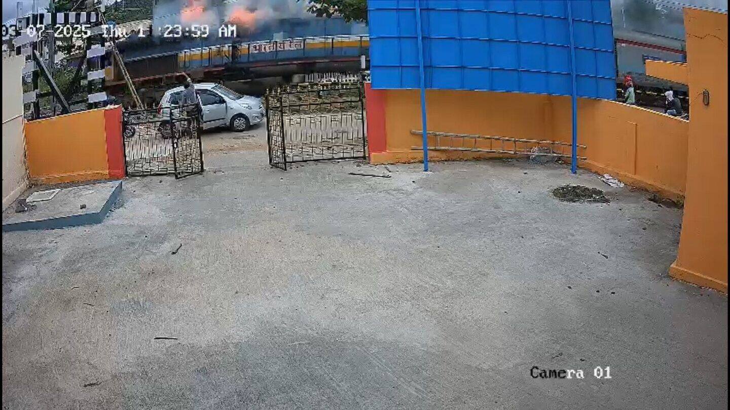 Fire erupts in Mysuru-Udaipur Express train engine