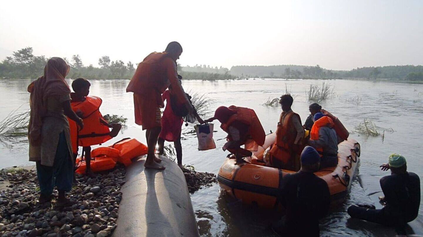 Punjab men form human bridge to rescue kids from flood